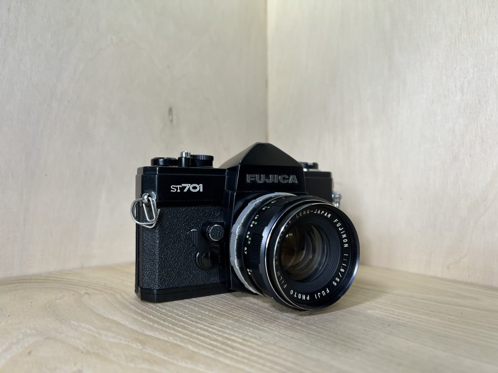 Fujica ST701 + Fujinon 55mm f/1.8 – Reflex M42 - Noir est disponible ...