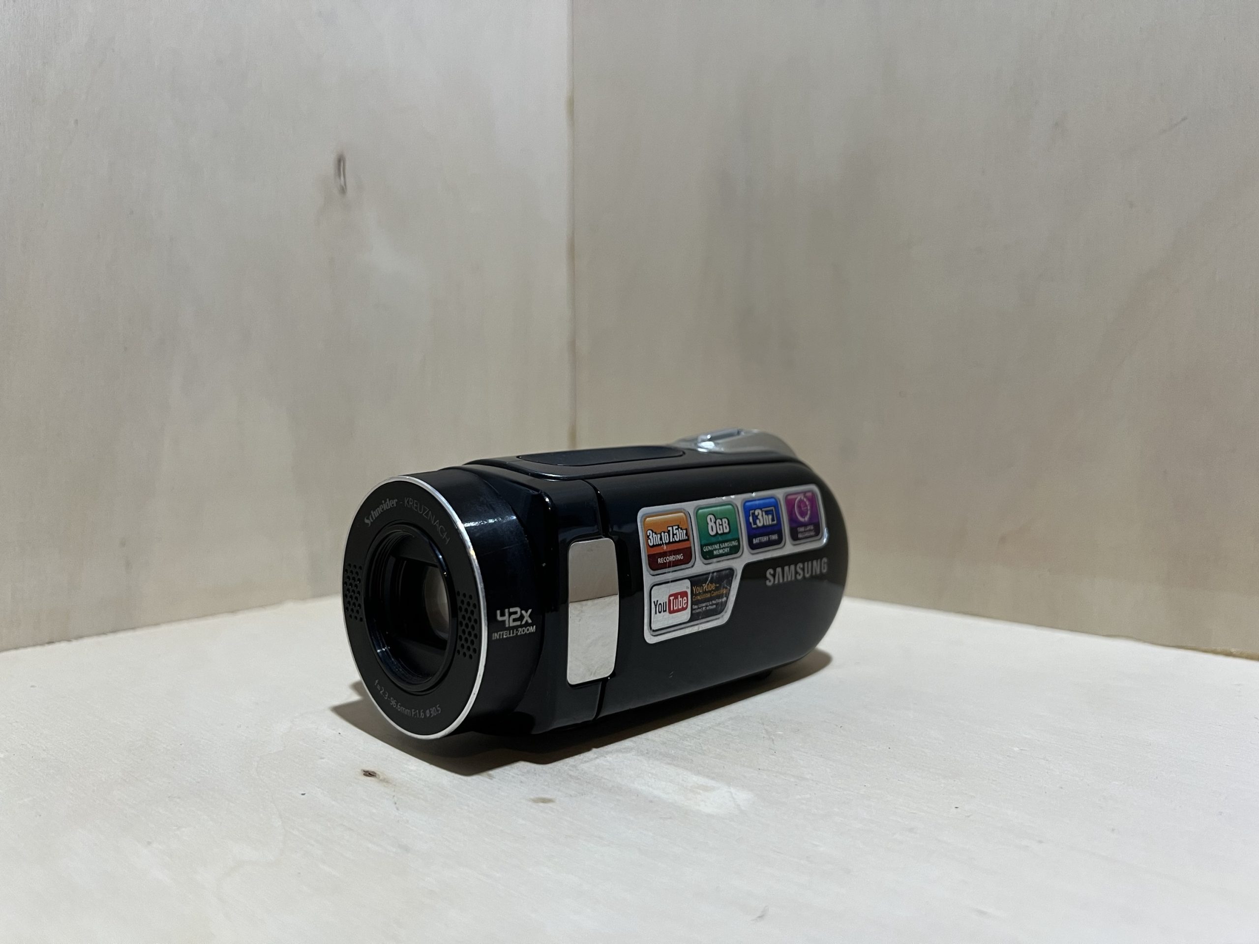 Caméscope Samsung SMX-F34 — 42x Intelli-Zoom, 8 Go de mémoire intégrée ...